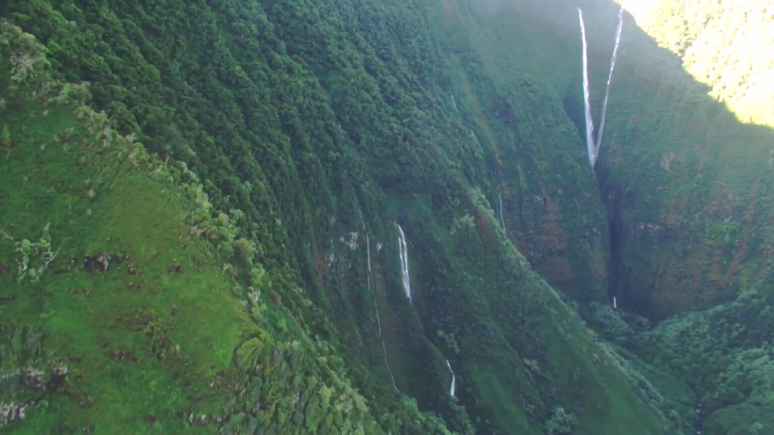 10 Biggest Breathtaking Waterfalls In The US 2024: Discover the ...