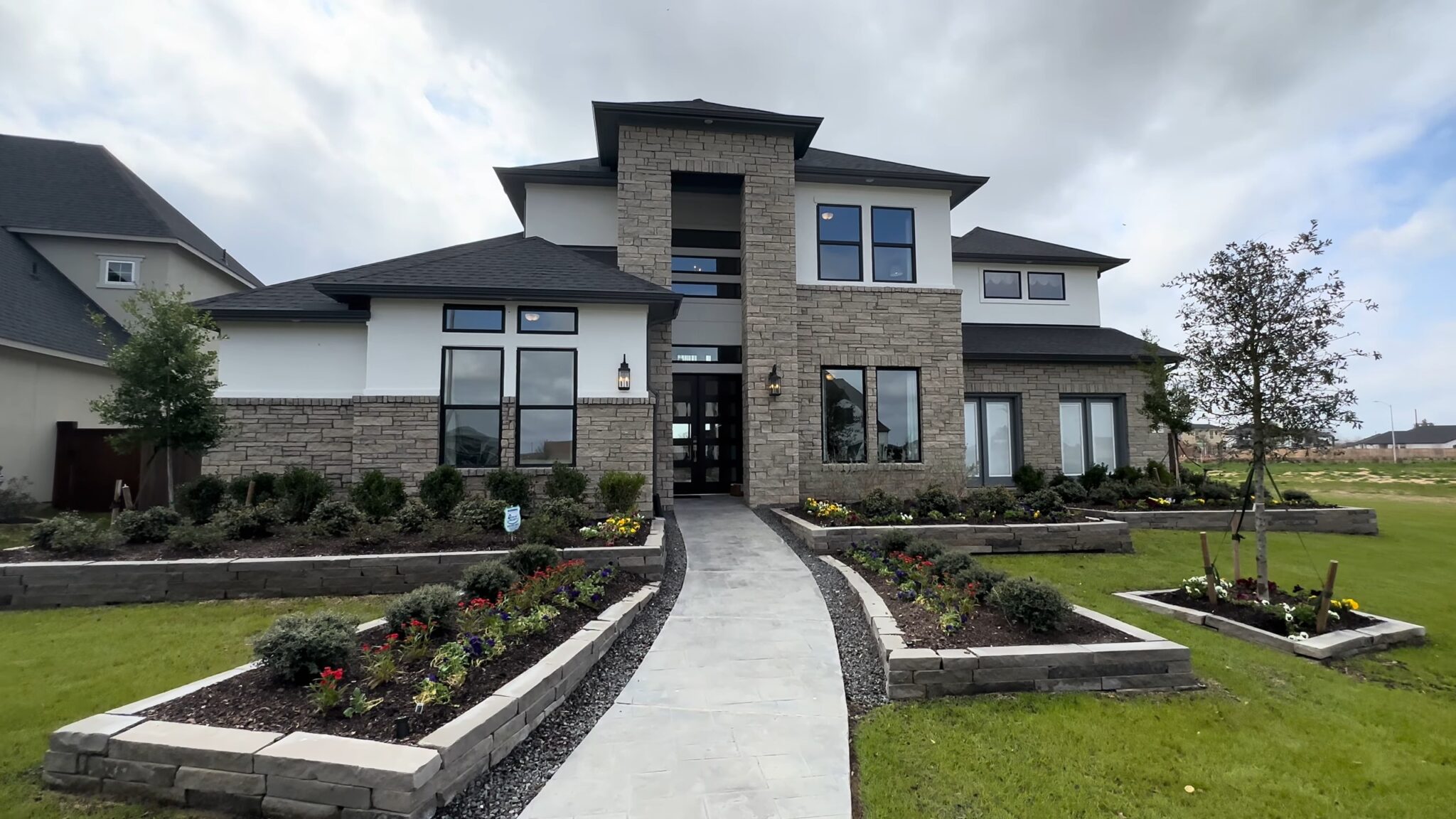 Selling A House Without A Realtor: Pros & Cons