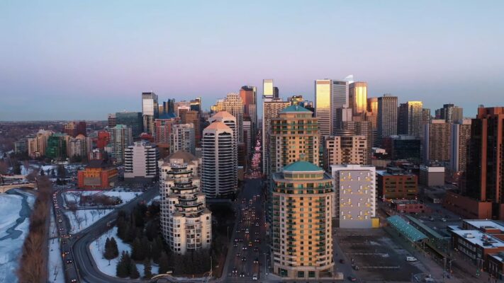 15 Pros and Cons of Living in Calgary: From Rockies to Rodeos