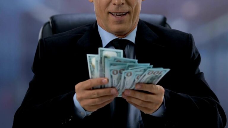 What Salary is Considered Upper Class in Canada? The Golden Number