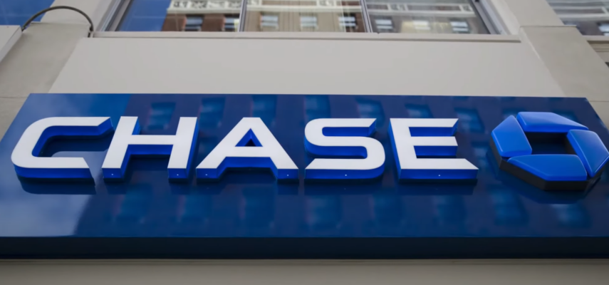 What US Banks Have Branches in Canada? Crossing Borders