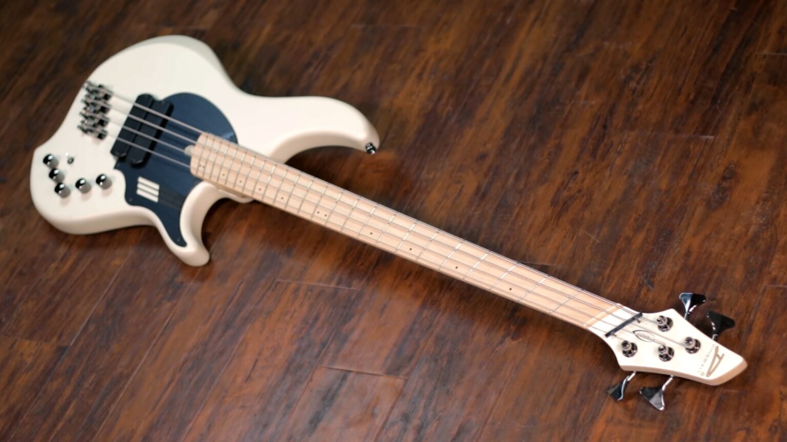 14 Guitar Brands That Are Made in Canada (2024) - Southwest Journal