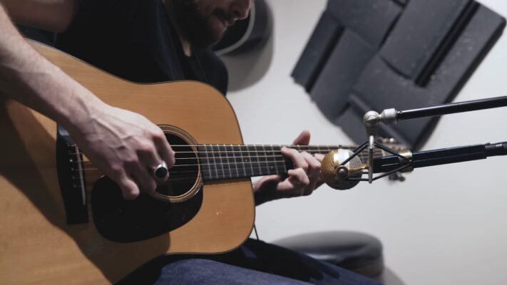 14 Guitar Brands That Are Made in Canada (2024) - Southwest Journal