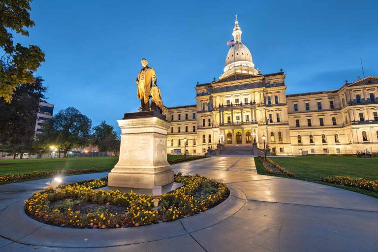 17 Things to Know BEFORE Moving to Michigan in 2024: Embracing the ...
