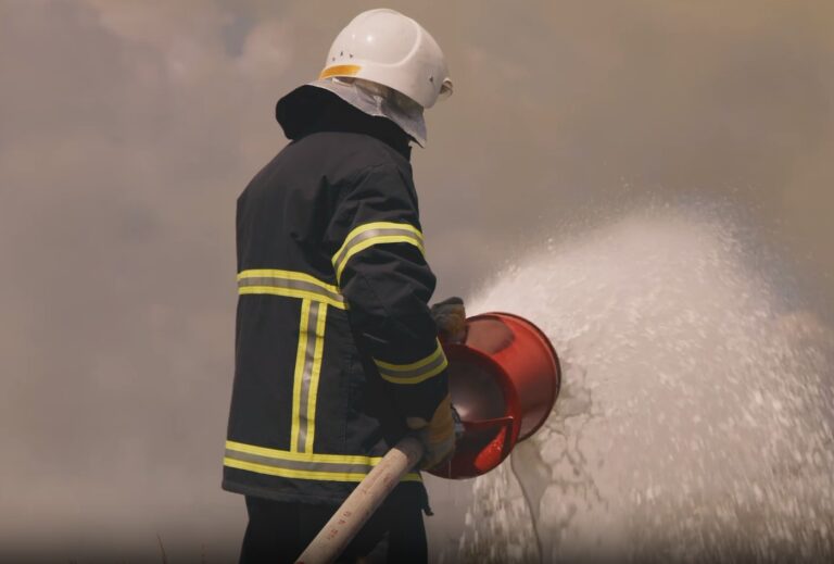 15 Most Dangerous Jobs in the World 2024: Professions with the Highest ...