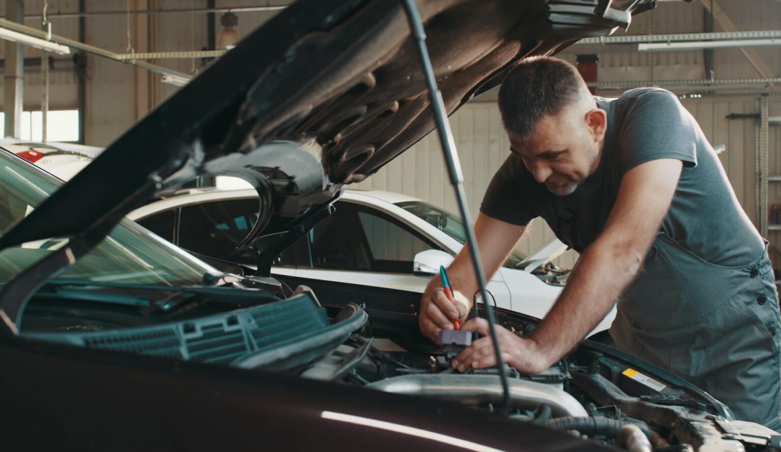 Blinking Red Light When Car Is Off: Troubleshooting and Solutions